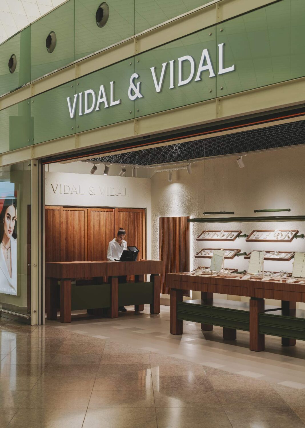 VIDAL & VIDAL estrena imagen corporativa en una nueva tienda- Grupo Duplex