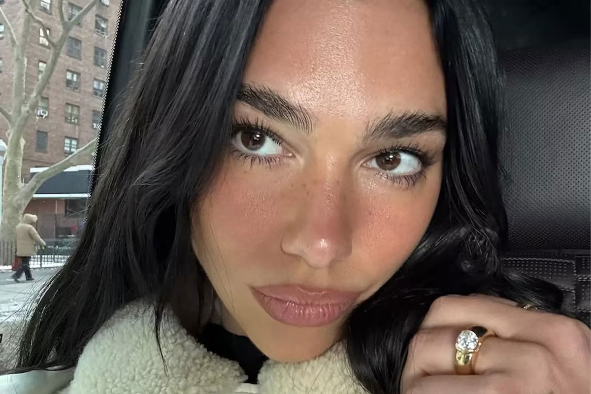 El anillo de compromiso de Dua Lipa que confirma la nueva tendencia